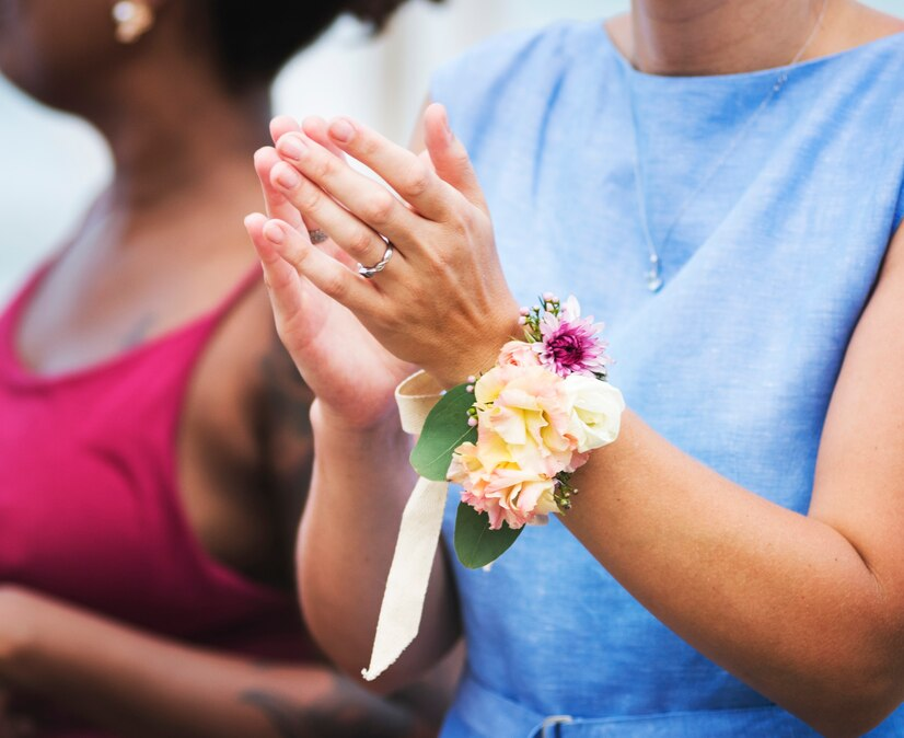 Make A Fresh Flower Corsage Like A Pro In 6 Easy Steps! – The Daily Blooms
