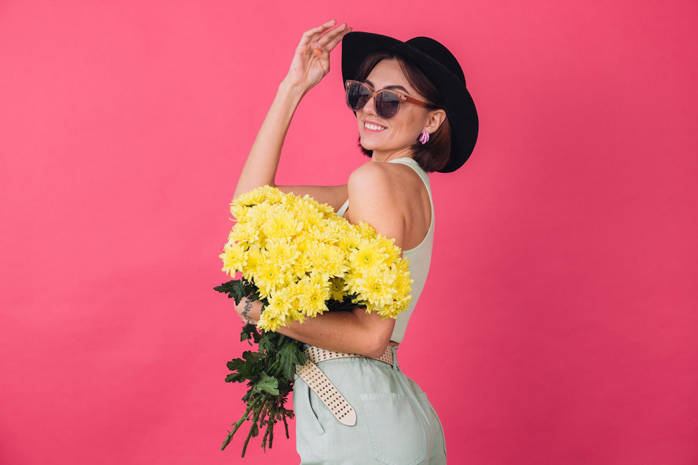 How To Pose With Flowers? (10 Ways To Use Flowers!) – The Daily Blooms
